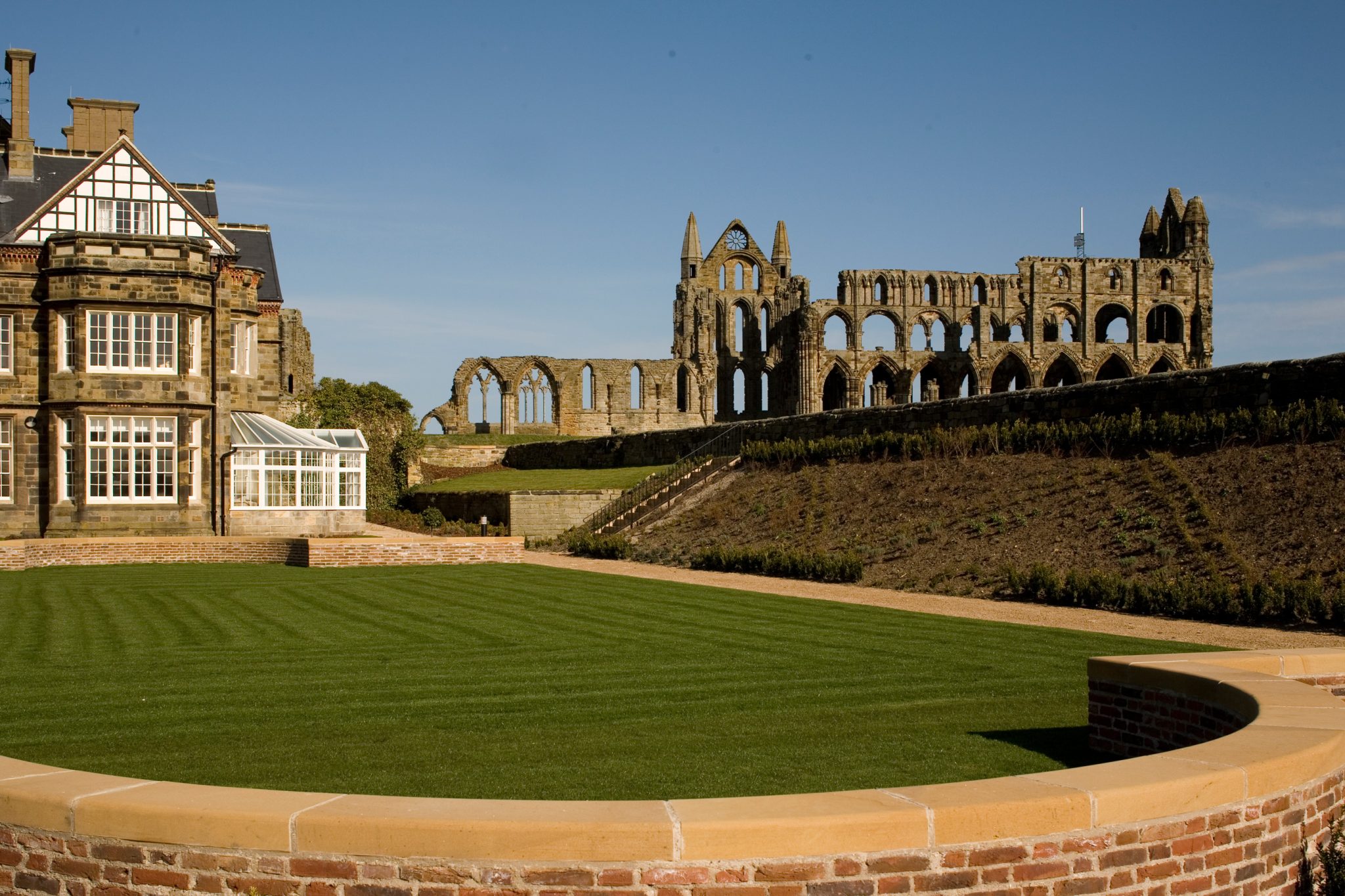 View-of-Whitby-Abbey-from-the-grounds-of-YHA-Whitby-hostel-to-the-left1 ...
